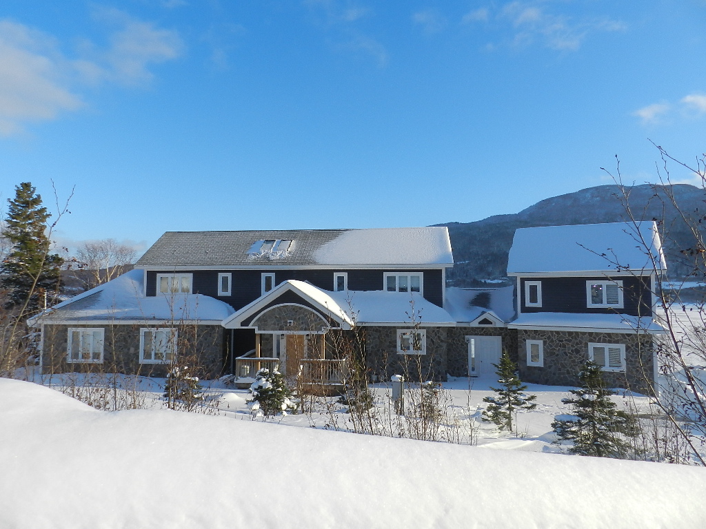 52 Lakeside Drive | Beth MacNeil Luxury Chalets